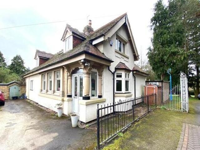 4 Bedroom House For Rent In Widney Manor Road, Knowle