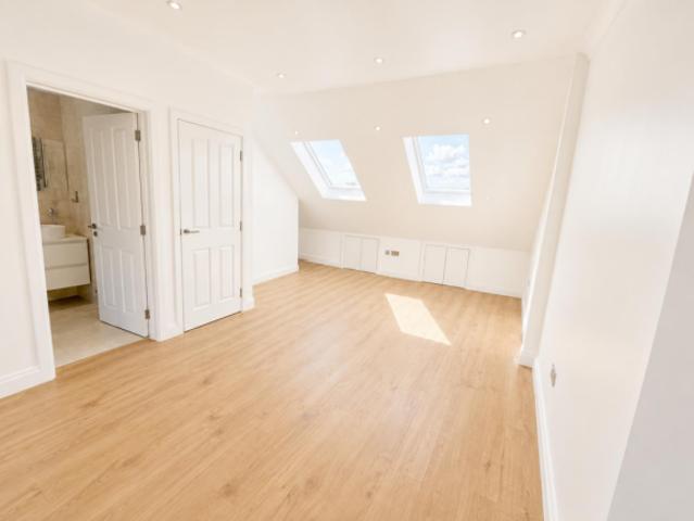 4 bedroom house for rent in Winchester Road, Highams Park, E4