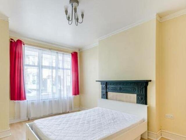 4 Bedroom House For Rent In Tooting, London
