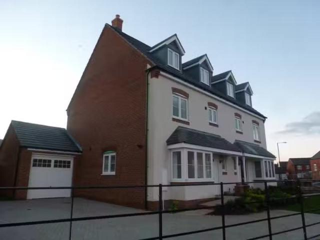 4 bedroom house for rent in Teasdale Place, Chase Meadow, Warw.