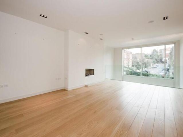 4 bedroom house for rent in Tercelet Terrace Oakhill Park NW3