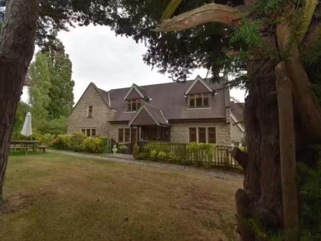 4 bedroom house for rent in The Pines, Blackdown Hall, Leaming.