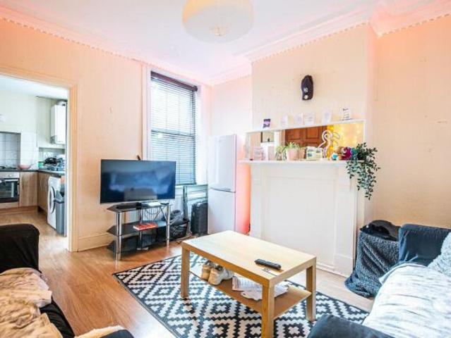4 bedroom house for rent in Thompson Road, Sheffield, S11