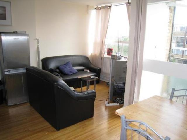 4 bedroom house for rent in Tildesley Road, London, SW15