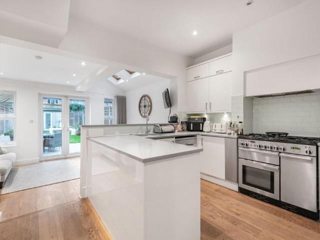 4 bedroom terraced house for sale