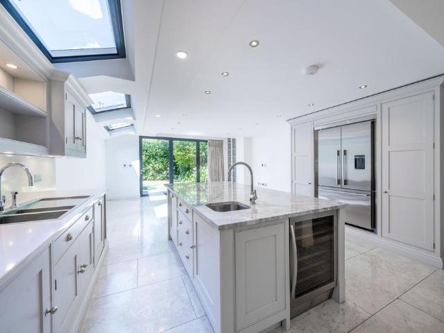 4 bedroom terraced house for sale