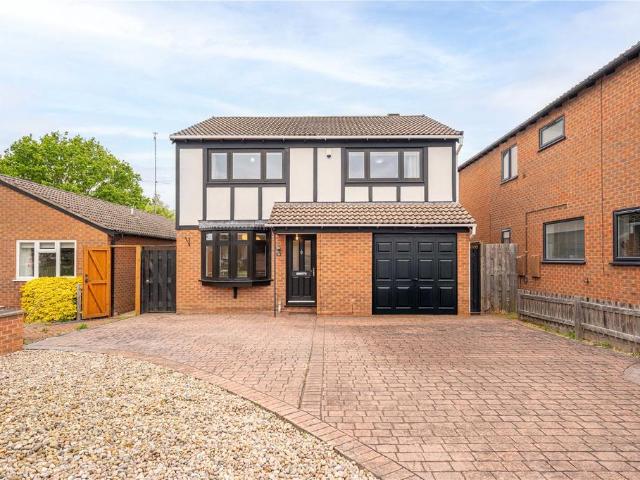4 bedroom detached house for sale