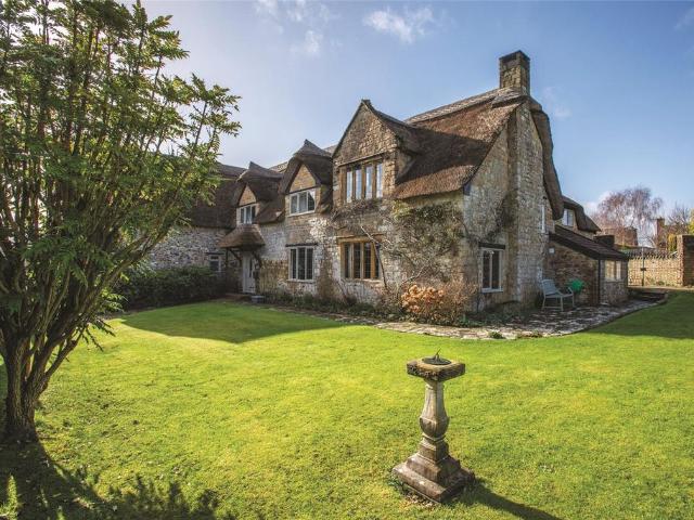 6 bedroom house for sale