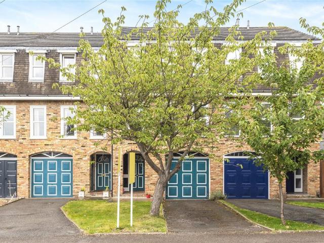 4 bedroom end of terrace house for sale