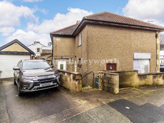 4 bedroom flat for sale