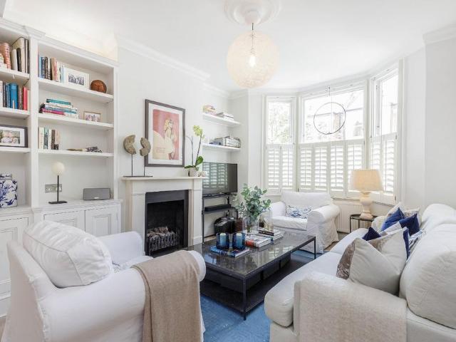 4 bedroom terraced house for sale