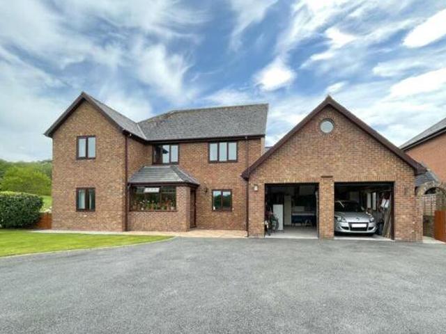 4 Bedroom House For Sale In 1 Troedybryn