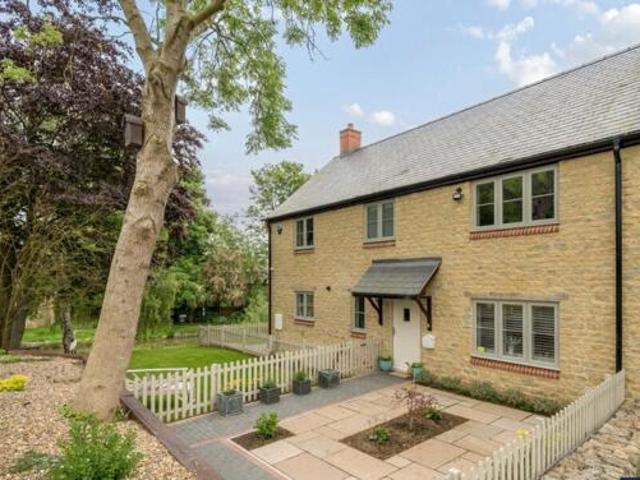 4 Bedroom House For Sale In Cosgrove, Northamptonshire