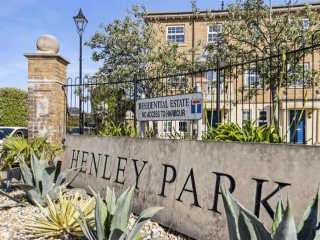 4 bedroom house for sale in Campbell Mews, Eastbourne, BN23