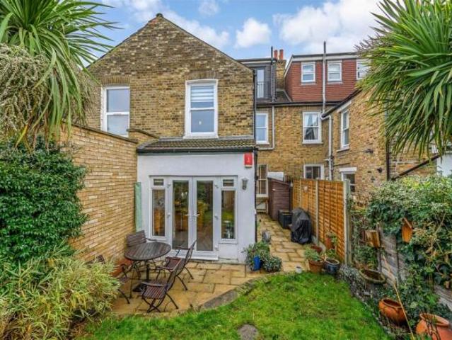 4 bedroom house for sale in Barclay Road, Walthamstow, E17