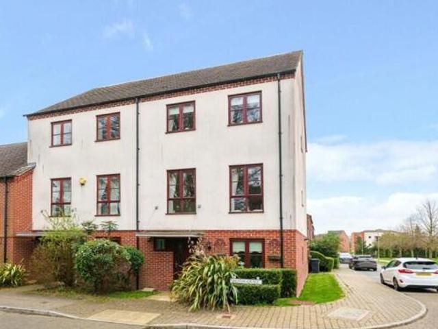 4 Bedroom House For Sale In Basingstoke, Hampshire
