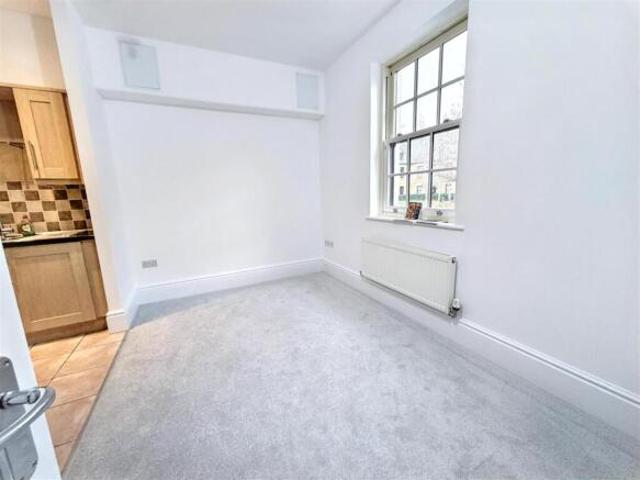 4 bedroom house for sale in Black Cat Drive, Northampton, NN5