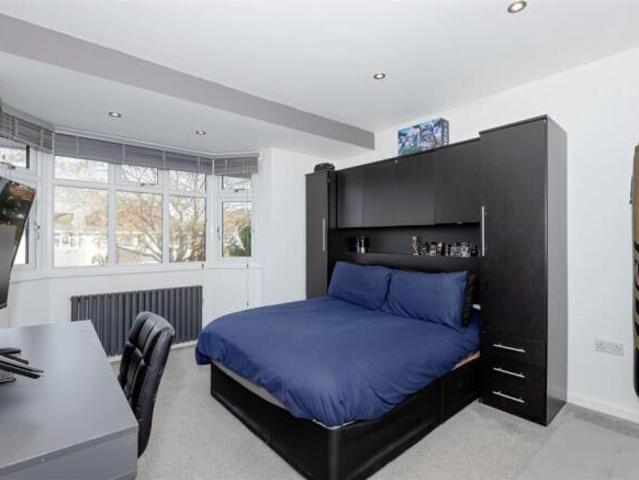 4 bedroom house for sale in George V Avenue, Worthing, BN11