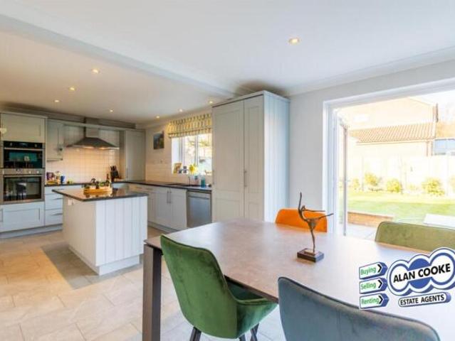 4 bedroom house for sale in Grange Court, Alwoodley, LS17