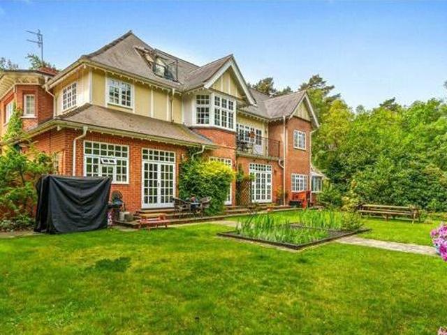 4 Bedroom House For Sale In Guildford, Surrey