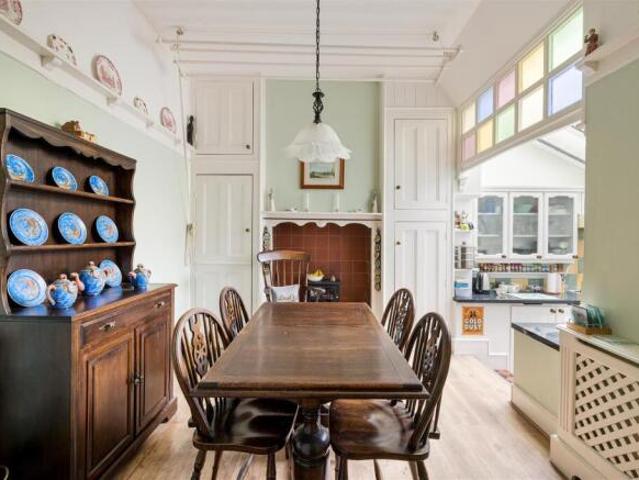4 bedroom house for sale in Dover Road, Aldersbrook, E12