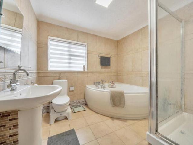 4 bedroom house for sale in Dunsford Crescent, Basingstoke RG23 8HN, RG23