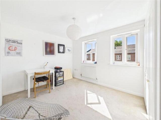 4 bedroom house for sale in Fleming Way, Exeter, Devon, EX2