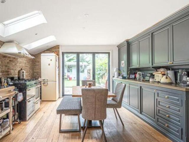 4 Bedroom House For Sale In Friern Barnet, London