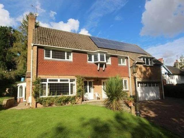 4 bedroom house for sale in Kingswood KT20