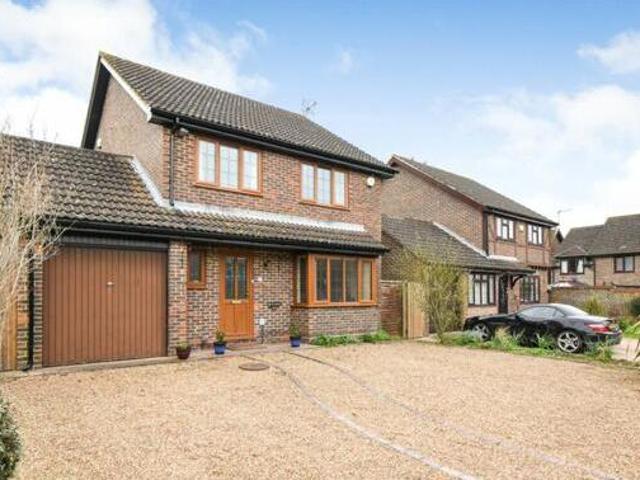 4 Bedroom House For Sale In Hook, Hampshire
