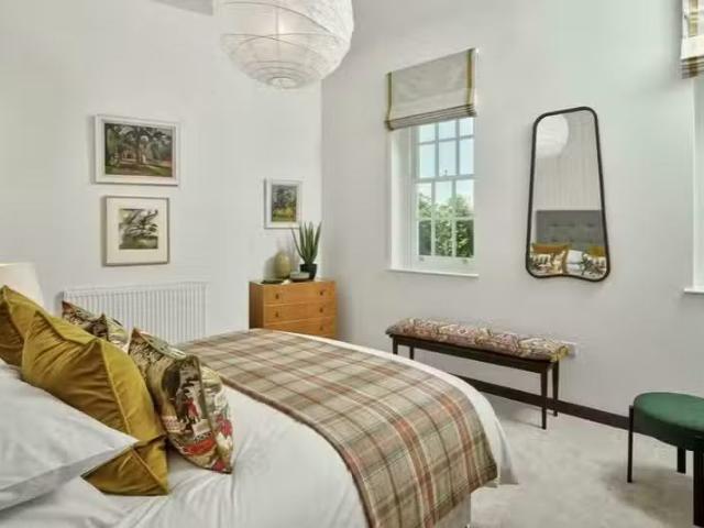 4 bedroom house for sale in Hospital Road, Aldershot, GU11 2AN.