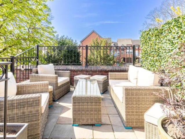 4 bedroom house for sale in Hermitage Walk, Nottingham, NG7