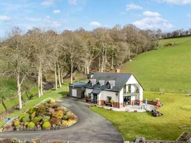 4 Bedroom House For Sale In Llandyssil, Montgomery