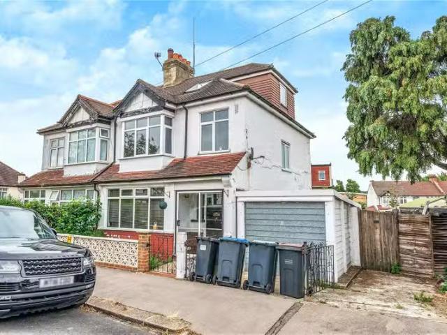4+ bedroom house for sale in Lynwood Gardens, Waddon, CR0