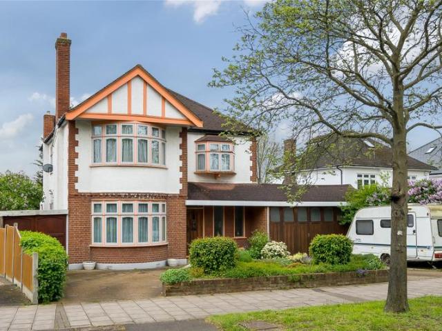 4+ bedroom house for sale in Main Road, Gidea Park, RM2