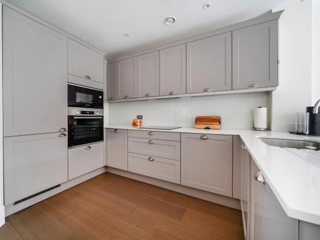 4 bedroom house for sale in Maine Street, Reading, RG2