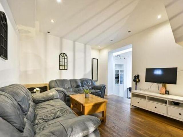 4 Bedroom House For Sale In Sands End, London