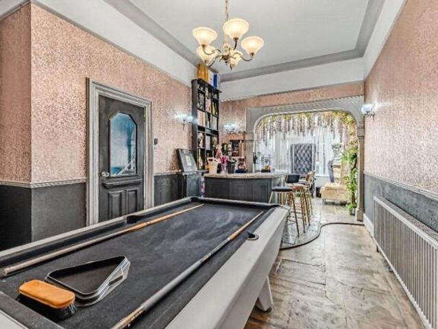 4 bedroom house for sale in Stonelea House, Hill End Road, Leeds, LS12