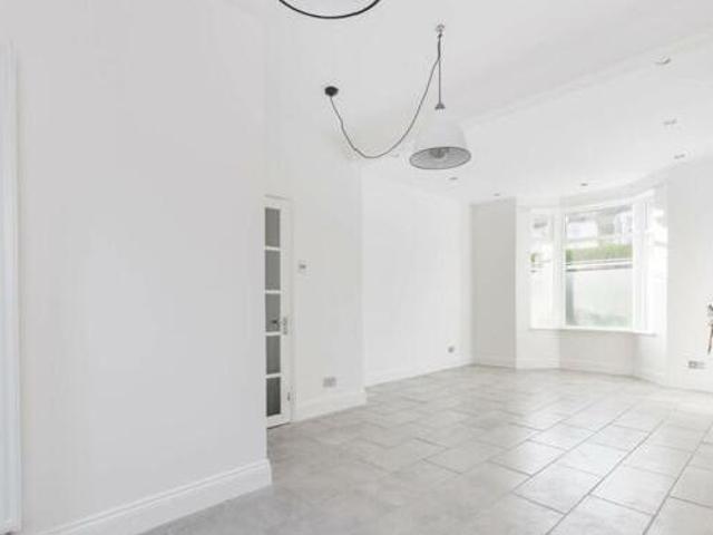 4 Bedroom House For Sale In Stratford, London