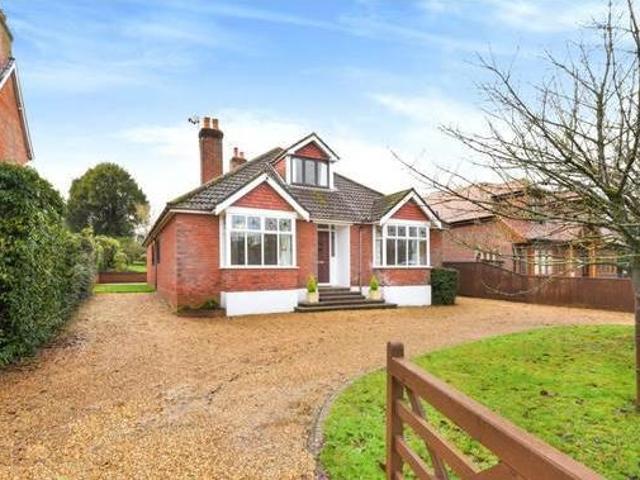 4 bedroom house for sale in Park Road Chandler s Ford Hampshire SO53