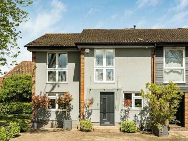 4 Bedroom House For Sale In Perivale, Greenford