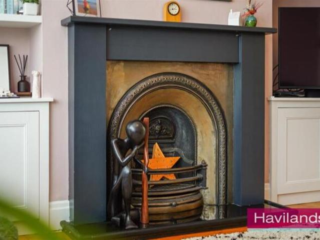 4 bedroom house for sale in Ringwood Way, London, N21