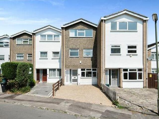 4 Bedroom House For Sale In Worcester Park