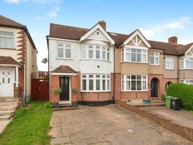 4 Bedroom House For Sale In Worcester Park, Surrey