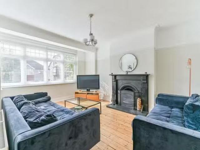 4 bedroom house for sale in Waddon Park Avenue, Croydon, CR0