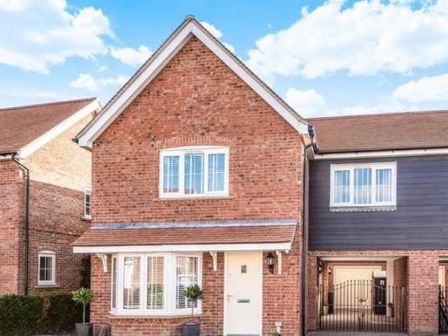 4 bedroom house for sale in Walnut Tree Way Meppershall SG17 SG17