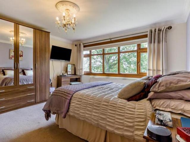 4 bedroom house for sale in Warning Tongue Lane, Bessacarr, DN4