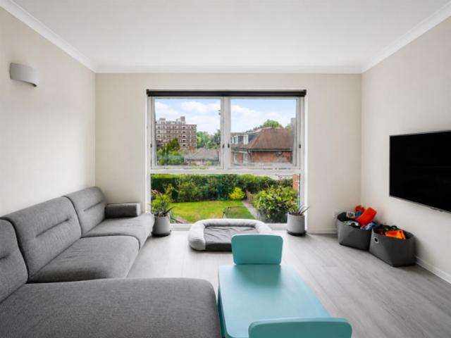 4 bedroom house for sale in Westleigh Avenue, London, SW15