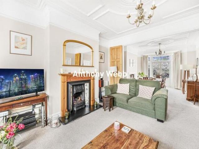 4 bedroom house for sale in The Grove, Palmers Green, N13