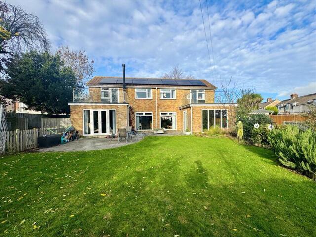 4 Bedroom House Fareham Hampshire LS99437338